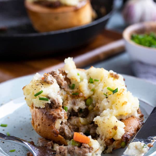 Stuffed Yorkshire Pudding with Shepherd's Pie - Cooks with Cocktails